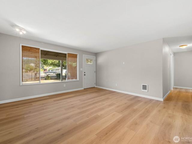 307 Whitesell Court NW