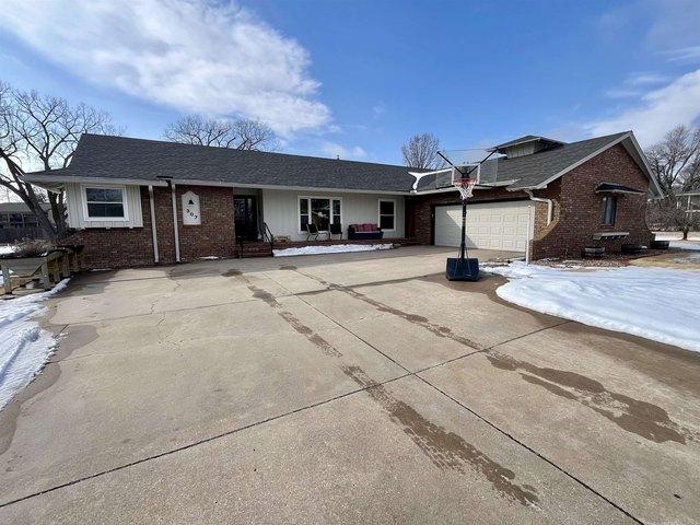307 Willow Rd, Hillsboro, KS 67063
