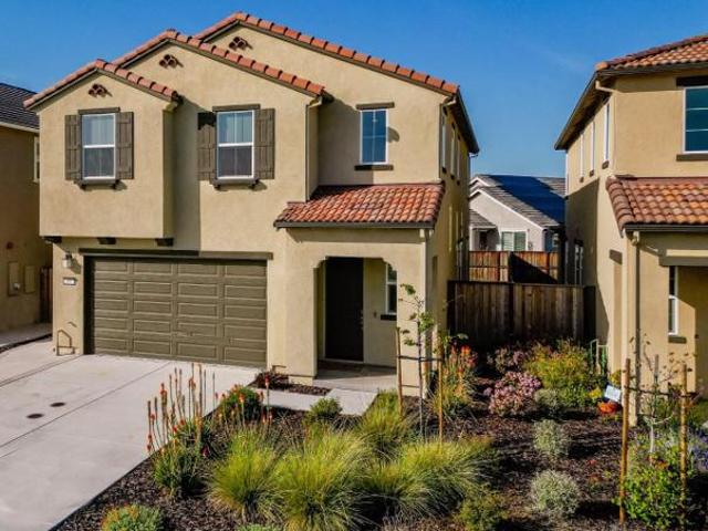 307 Tanoak St, Hollister, CA 95023