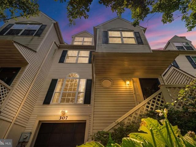 307 Thyme Ln, Philadelphia, PA 19128