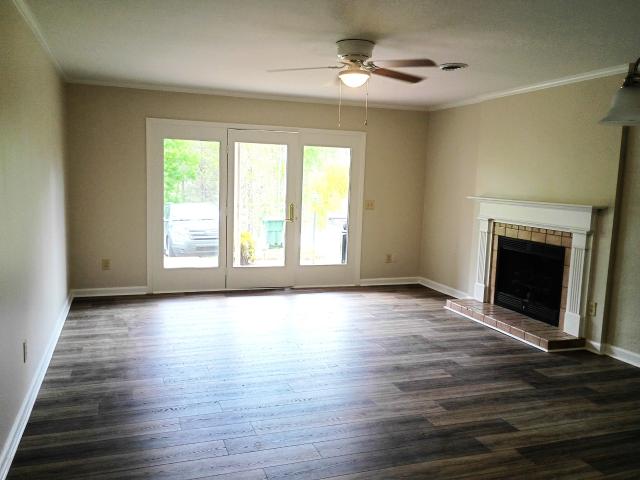 307 Village Ln W