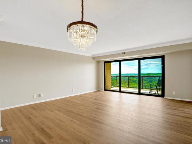 307 Yoakum Parkway # 1406
