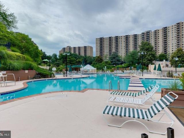 307 Yoakum Pkwy Apt 1104, Alexandria, VA 22304