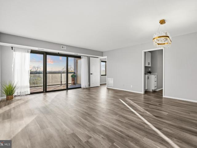 307 Yoakum Pkwy, Unit 706, Alexandria, VA 22304 | MLS #VAAX2062