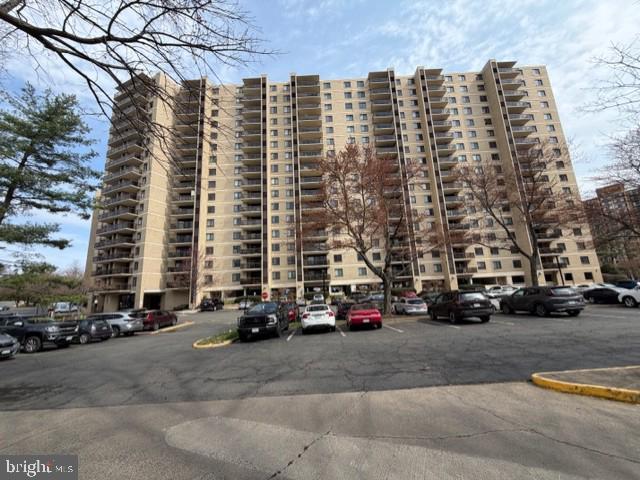 307 Yoakum Pkwy, Unit 310, Alexandria, VA 22304 | MLS #VAAX2052