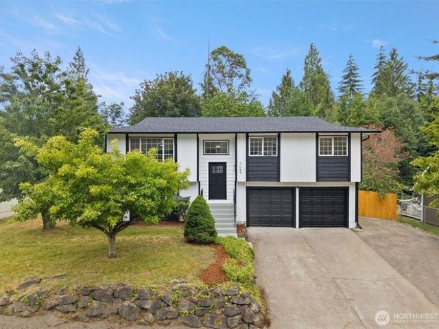 3085 Aegean Blvd NE, Bremerton, WA 98311