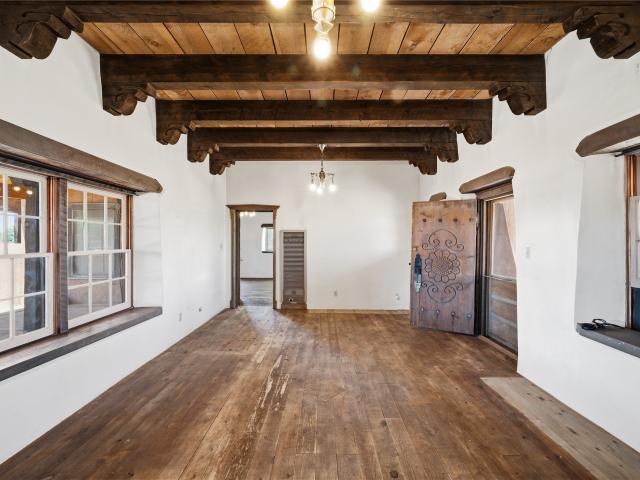 3086 Agua Fria