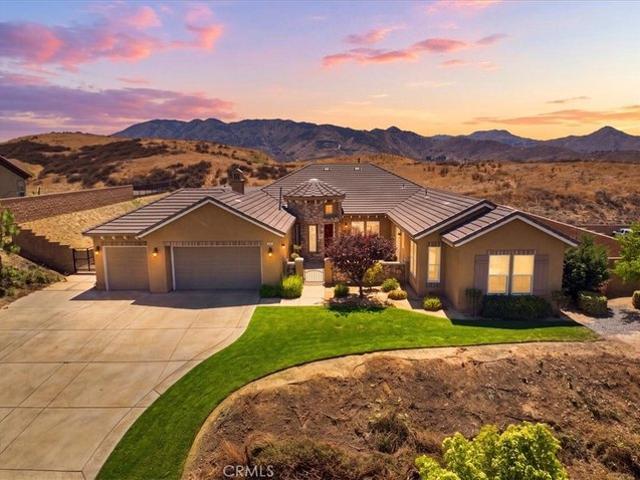 3086 Crystal Ridge Ln, Colton, CA 92324