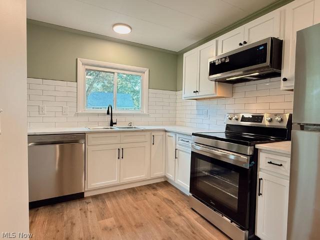 3086 Greenfield