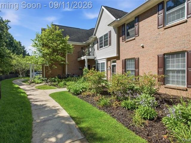 3086 Kneeland Cir, Howell, MI 48843