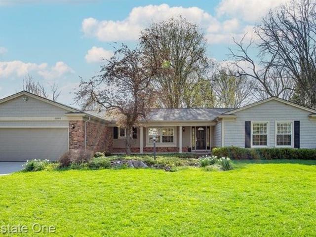 30882 Oak Valley Dr, Farmington Hills, MI 48331