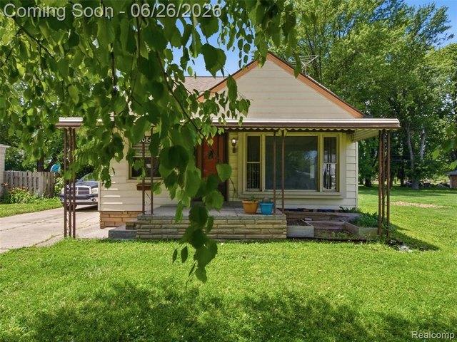 30885 Tennessee St, Roseville, MI 48066
