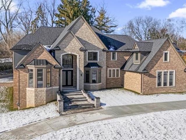 3080 Chickering Ct, Bloomfield Hills, MI 48302