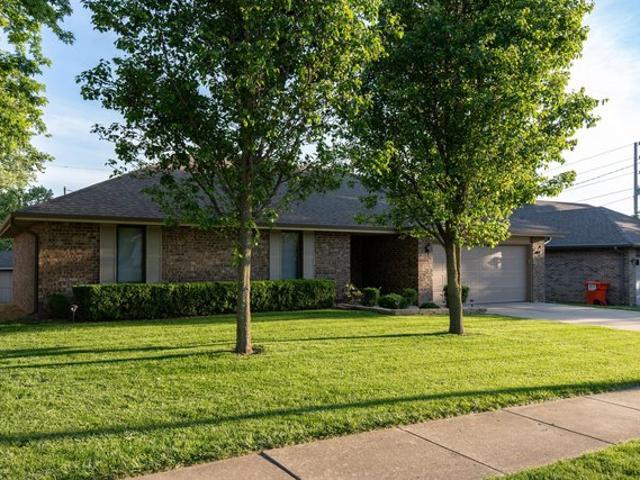 3080 W Village Ter, Springfield, MO 65810