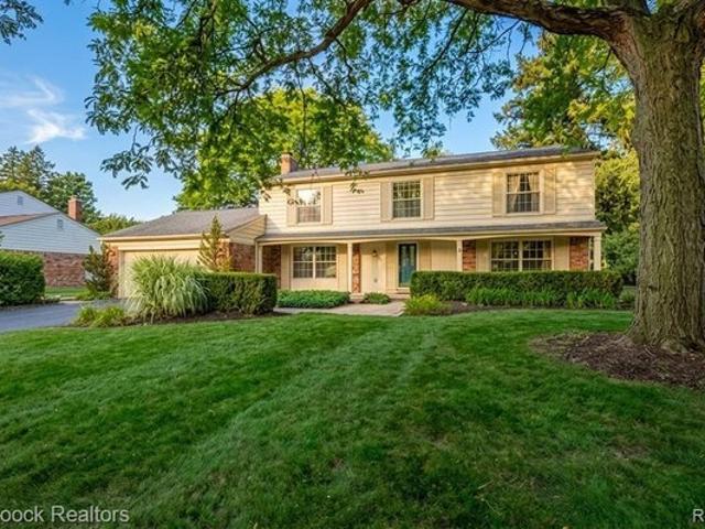 30830 Lincolnshire E, Beverly Hills, MI 48025