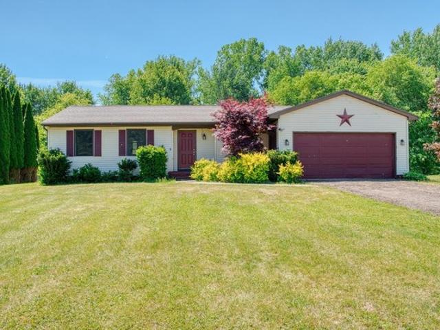 3083 Meadow Brook Dr, Owosso, MI 48867