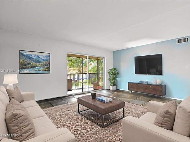 3083 N Oakland Forest Dr Apt 206, Oakland Park, FL 33309