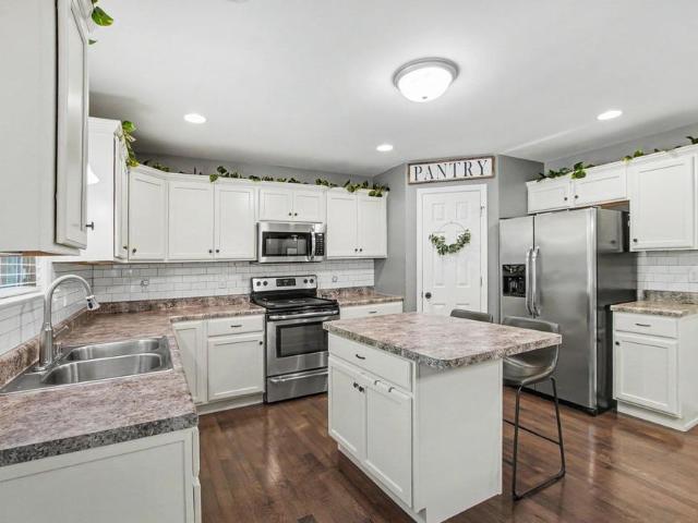 3083 Silverbell Way