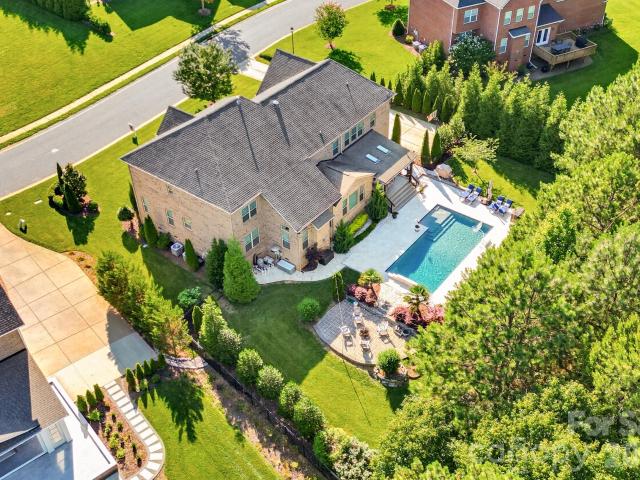 3083 Twin Lakes Drive