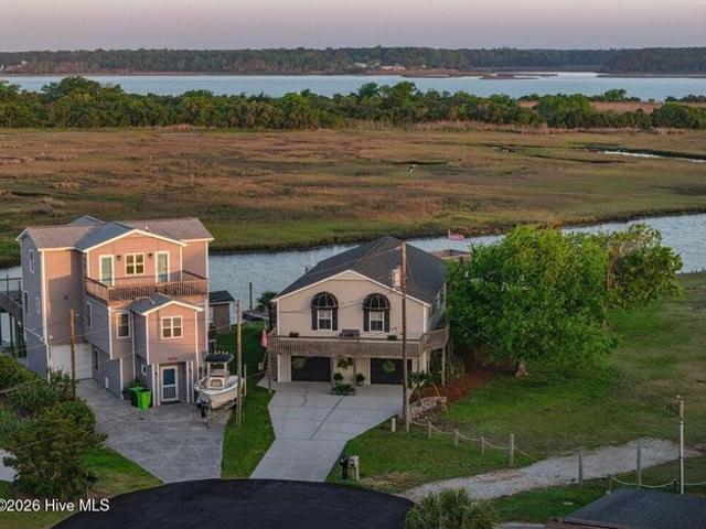 3083 3rd St, Surf City, NC 28445
