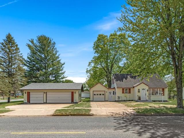 308 20th Ave W, Menomonie, WI 54751
