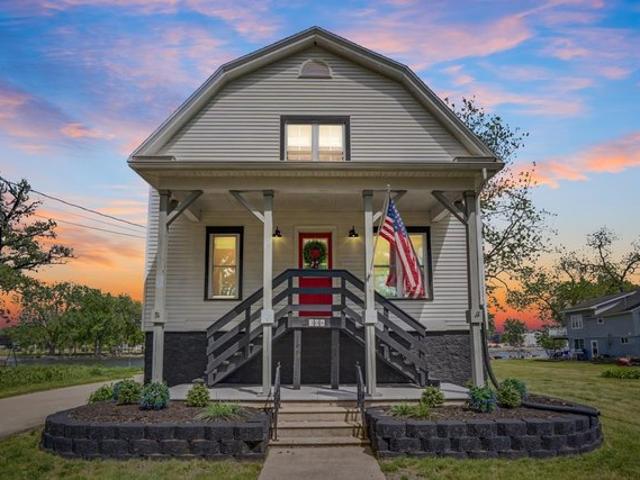 308 4th Ave NW, Independence, IA 50644
