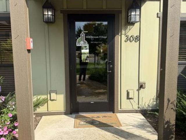 308 College Cir Apt 4, Saint Joseph, MN 56374