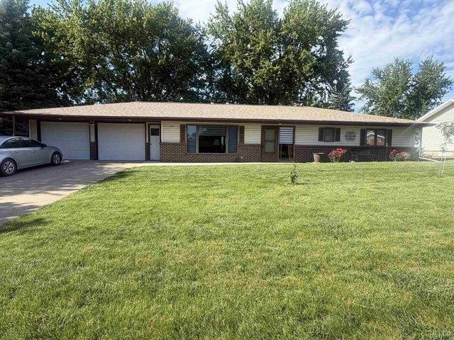 308 Centennial Dr, Cherokee, IA 51012