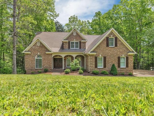 308 Creekshire Dr, Signal Mountain, TN 37377