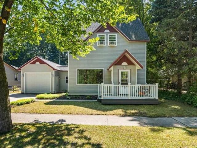 308 Antrim St, Charlevoix, MI 49720
