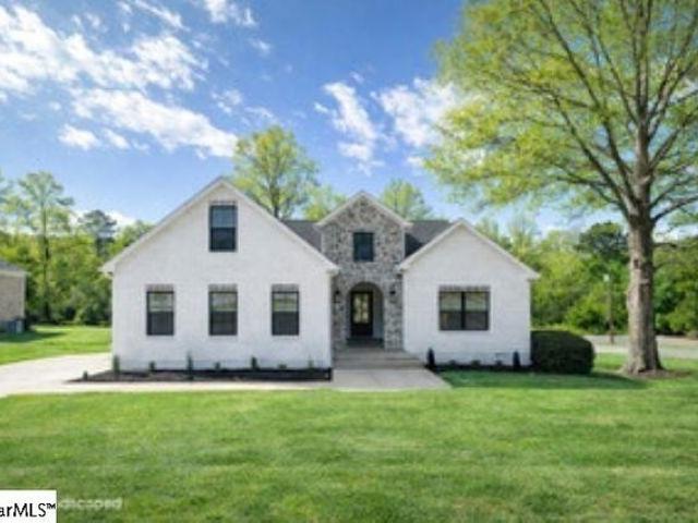 308 Aunt Carrie Pl, Wellford, SC 29385