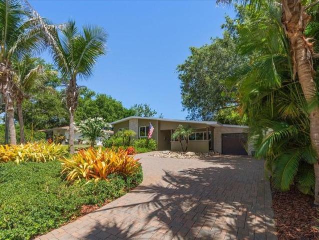 308 Barbara Cir, Belleair, FL 33756