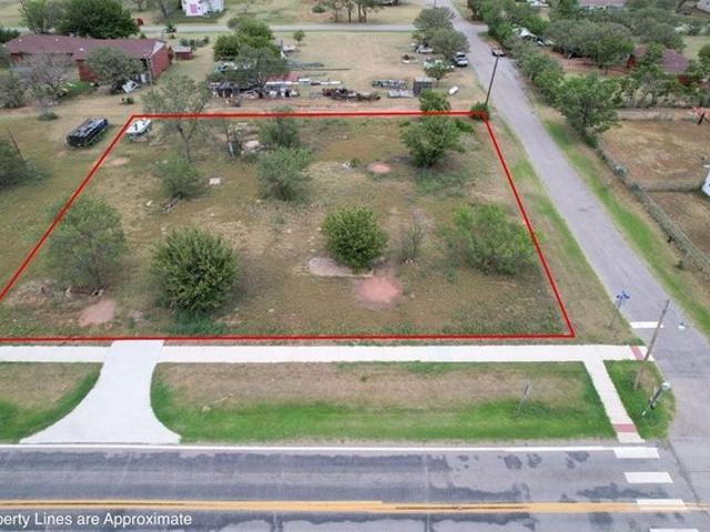 308 E 4th St, Olustee, OK 73560