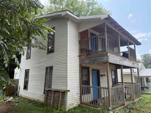 308 E 8th St