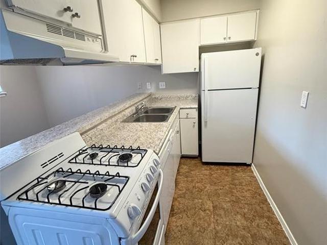 308 E 34th St # 201