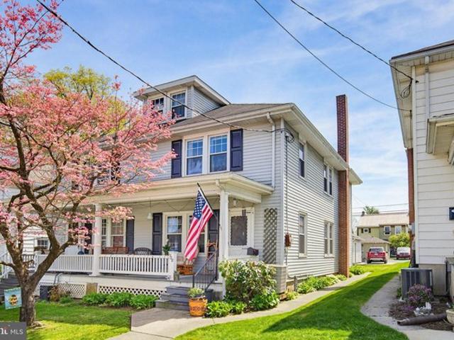 308 E New St, Lititz, PA 17543