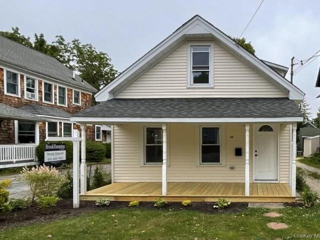 308 East Ave, Riverhead, NY 11901