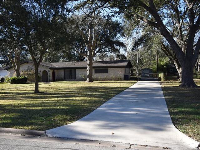 308 Edgewood St, League City, TX 77573