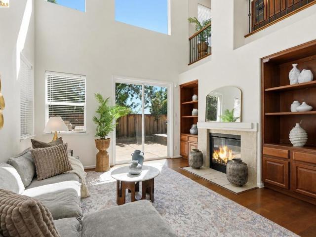 308 Foothill Dr