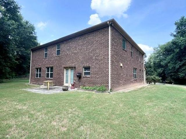 308 Fieldhouse Circle SW