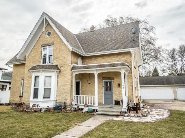 308 Kettle Moraine S Dr