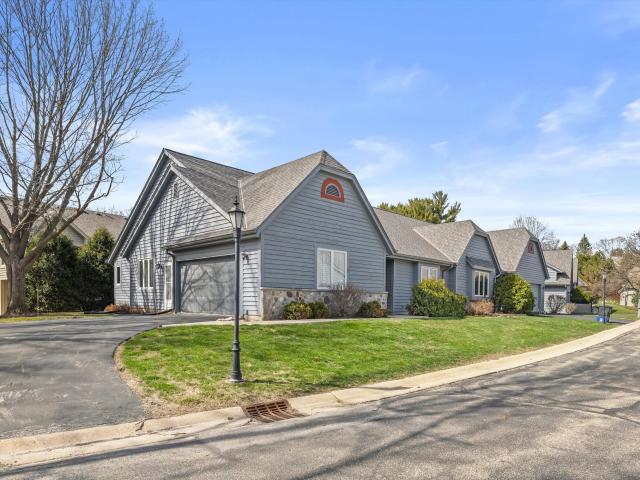 308 King William Ct S, Waukesha, WI 53186 | MLS #1954 | Compass
