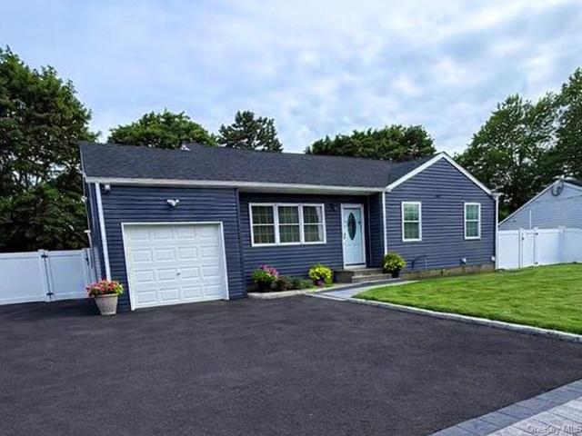 308 Hancock St, Brentwood, NY 11717
