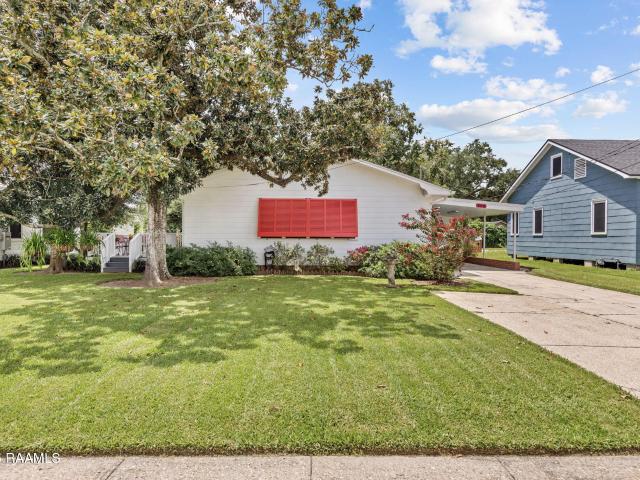308 Oak St, New Iberia, LA 70563 | MLS #RA2500002 | Compass