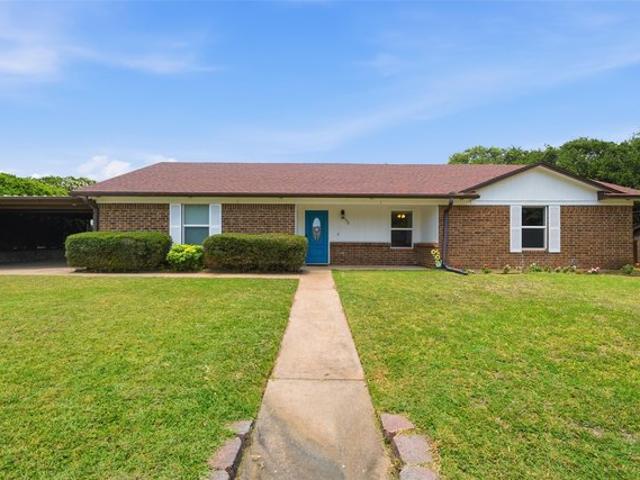 308 Oakwood Ln, Hewitt, TX 76643