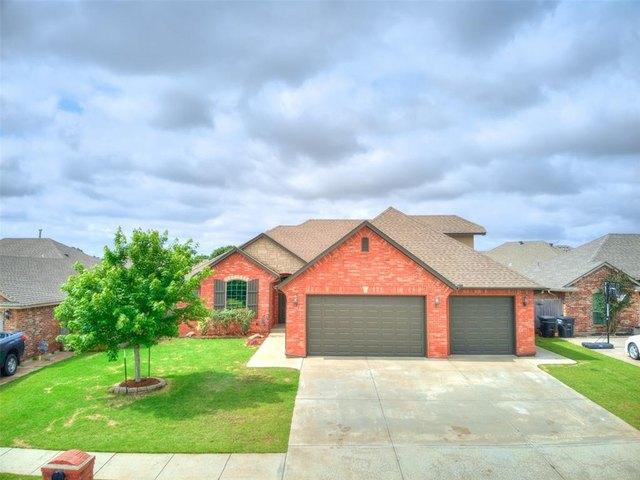 308 Madison Place Dr, Moore, OK 73160