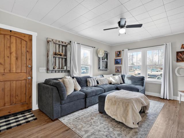 308 W Maple St