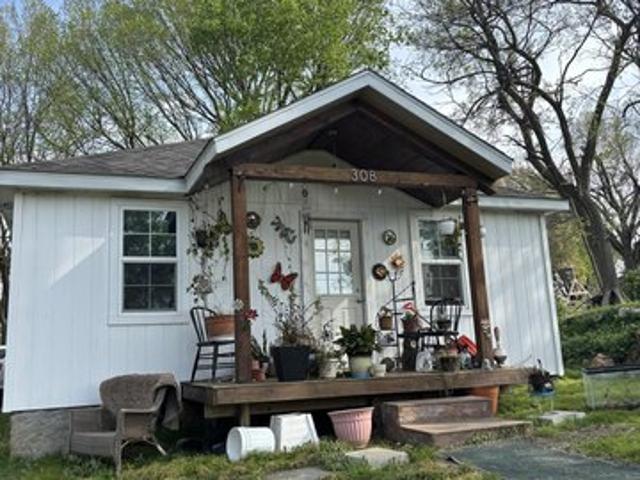 308 Myrtle St, Monett, MO 65708
