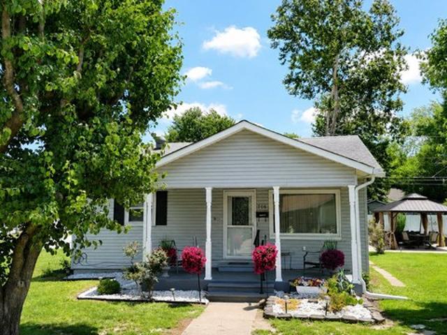 308 N 9th St, Benton, IL 62812