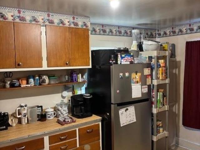 308 N Brooklyn Ave, Elroy, WI 53929 | MLS #2010 | Compass